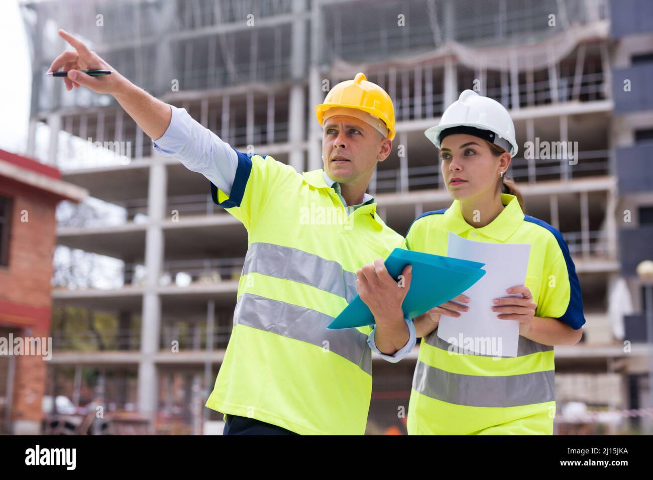 Male female builders in hi-res stock photography and images - Alamy