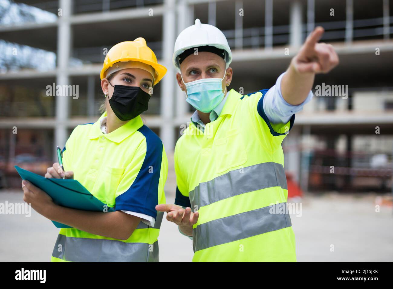 Civil engineers in masks hi-res stock photography and images - Alamy
