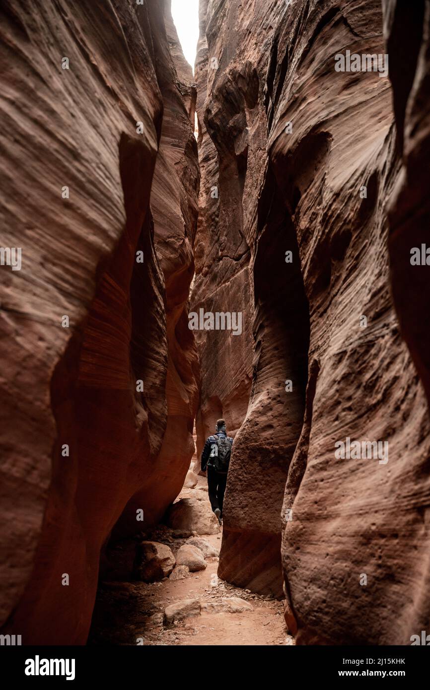 Walking the wire hi-res stock photography and images - Alamy