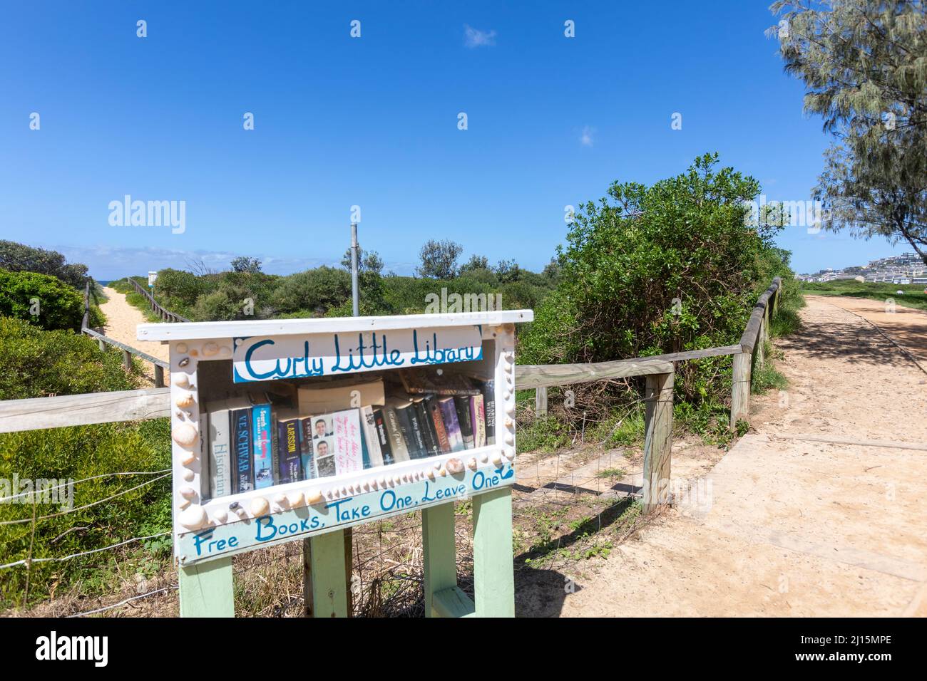 Curly little library, small book library at Curl Curl beach in Sydney ...