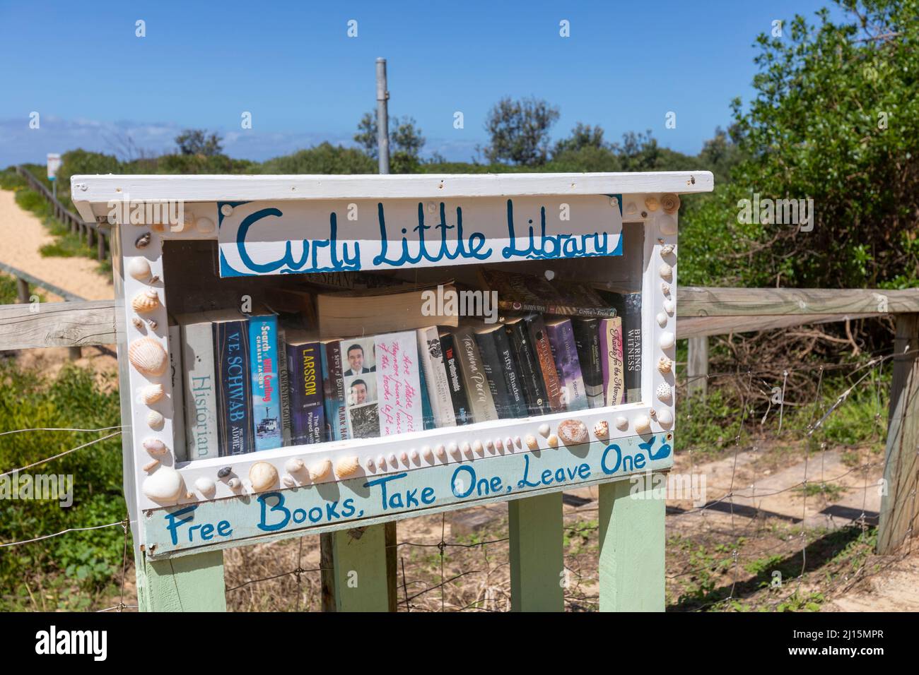 Curly little library, small book library at Curl Curl beach in Sydney ...