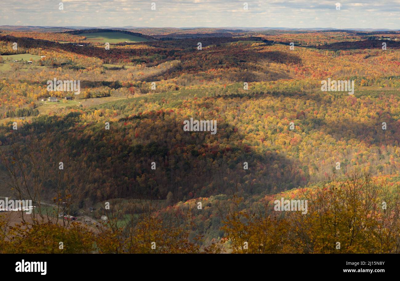 The colors of the autumn forest in New York's Catskill Mountains spread ...