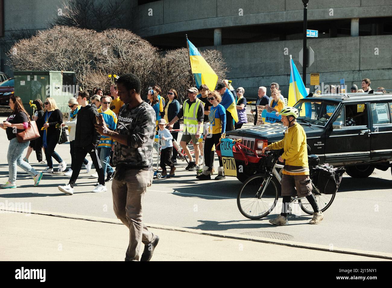 Ukraine support rally hi-res stock photography and images - Alamy