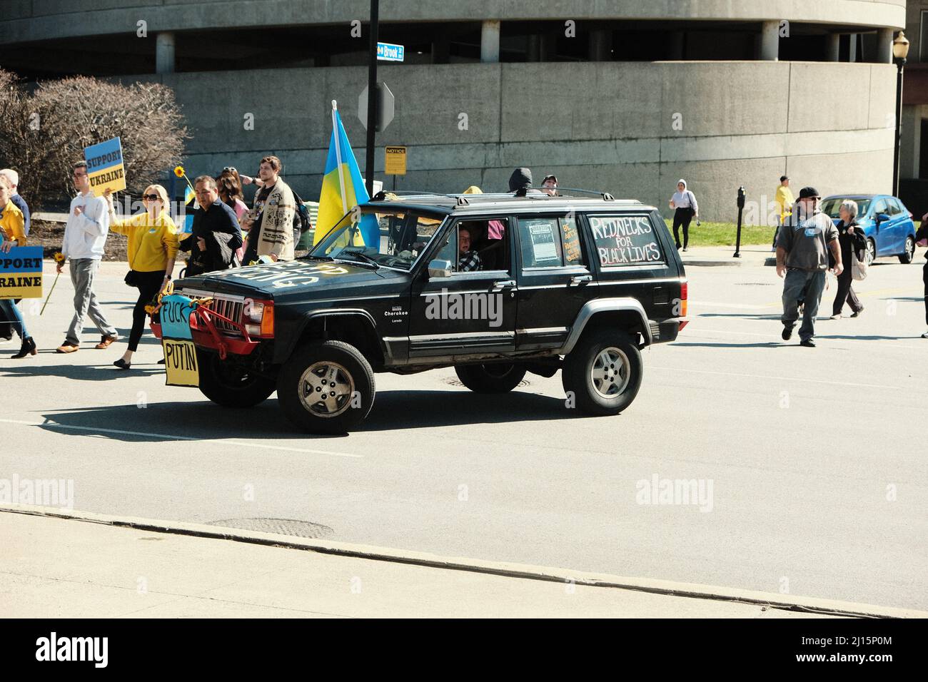 Louisville, KY Ukraine support rally Stock Photo - Alamy