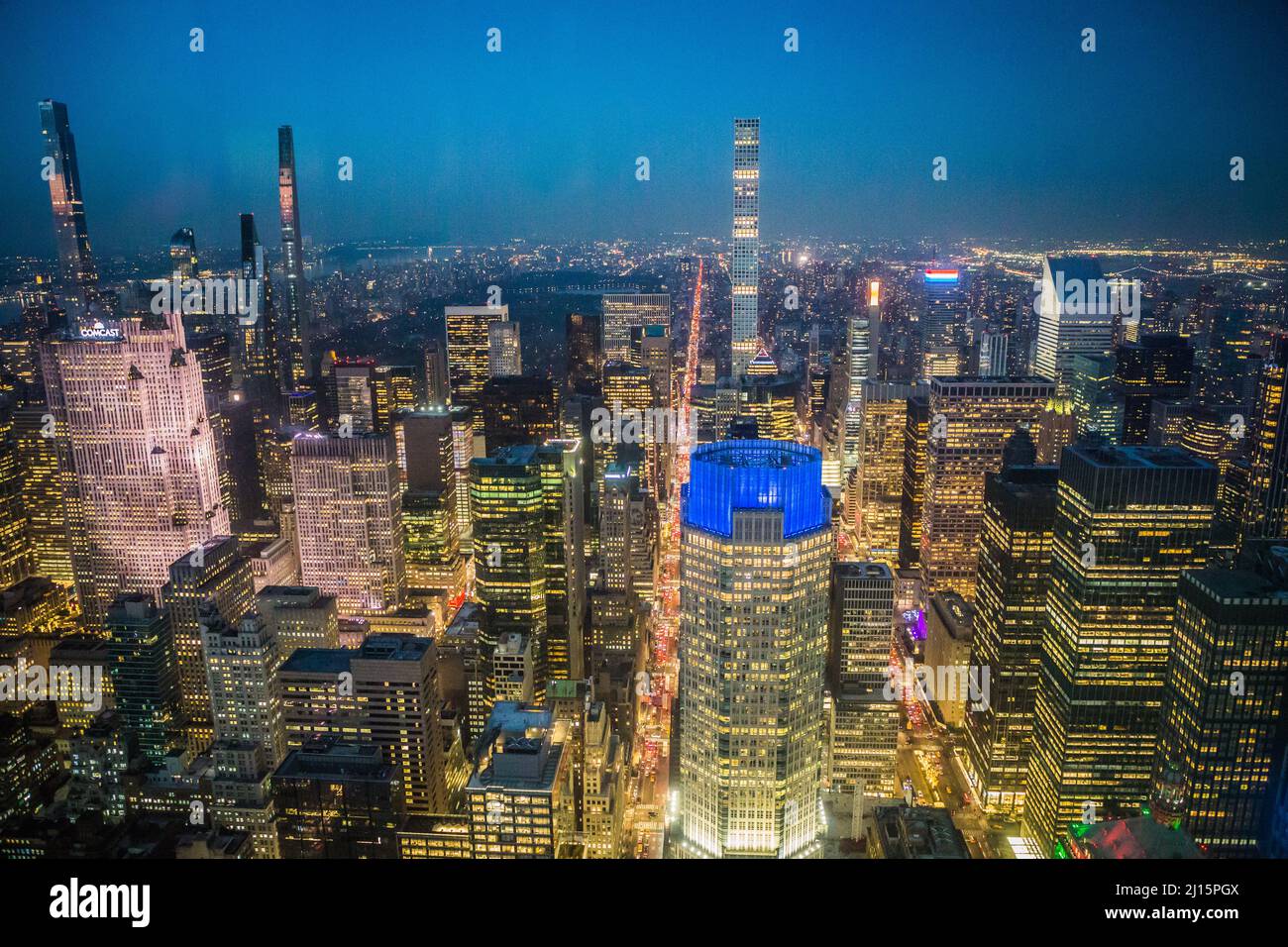 Summit one vanderbilt skyline views hi-res stock photography and images ...