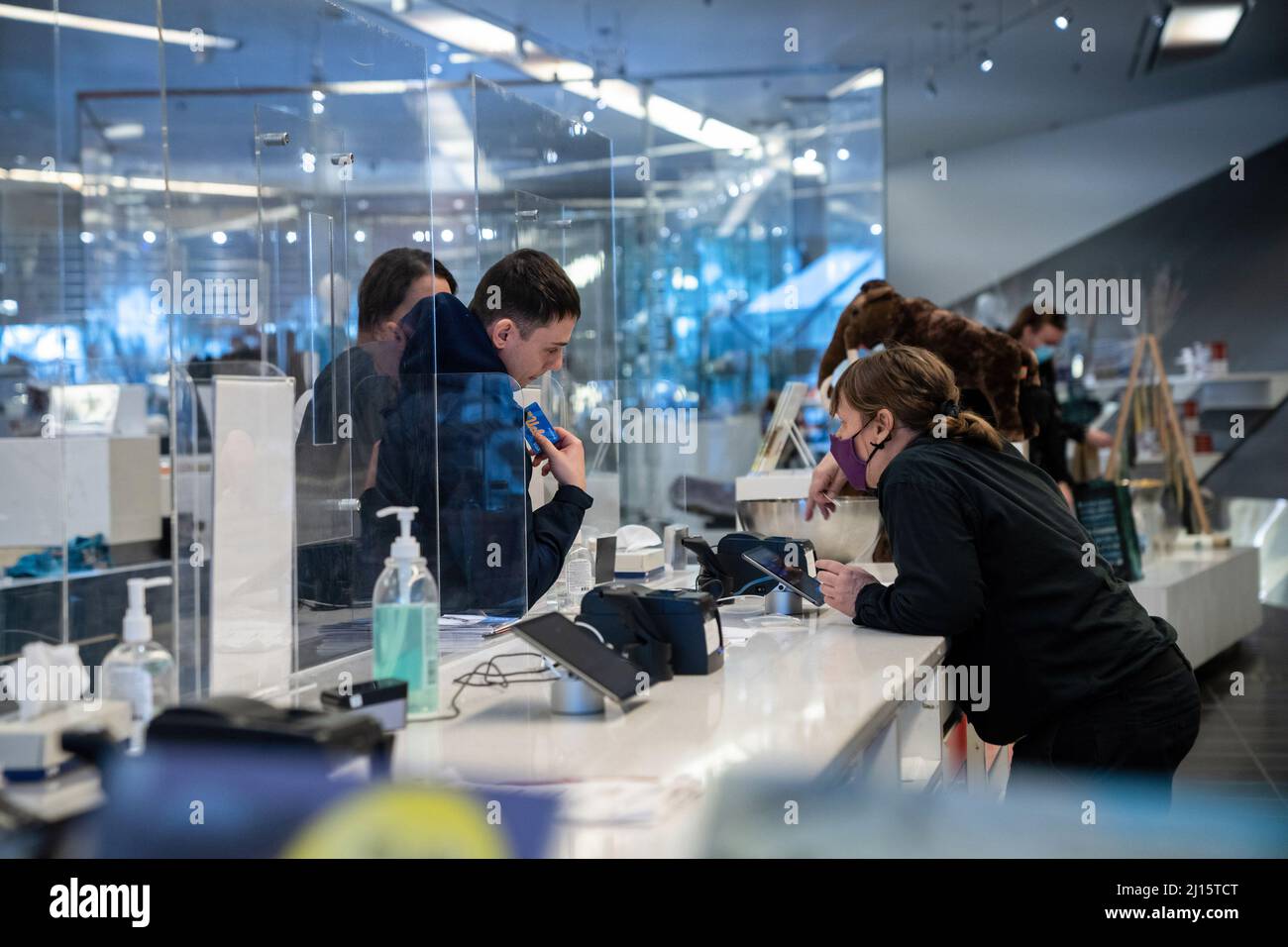 Masked mandate hi-res stock photography and images - Alamy