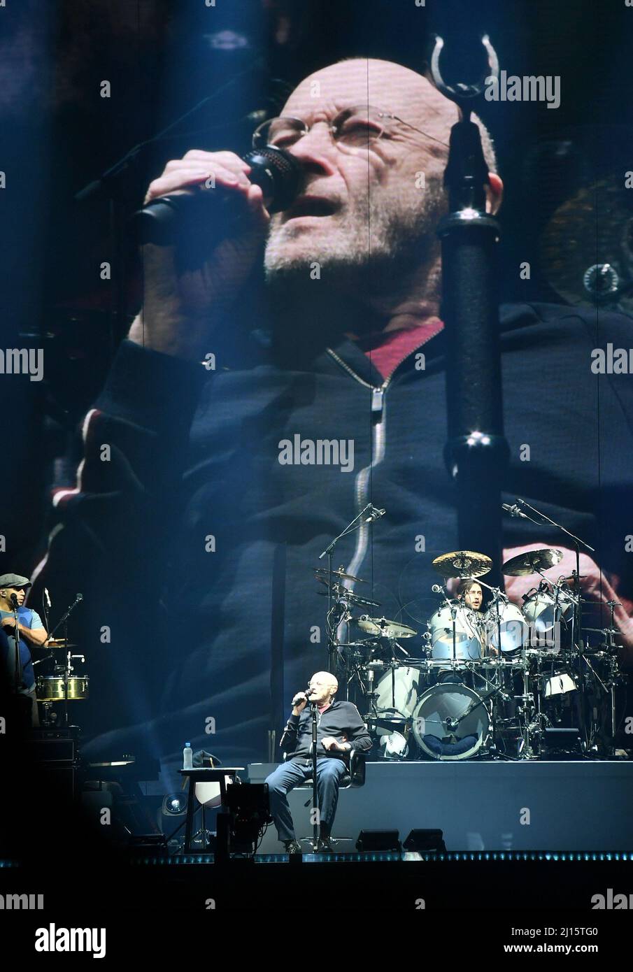 Phil Collins concert - Genesis (Mike Rutherford, Phil Collins et Tony Banks) performs during ...