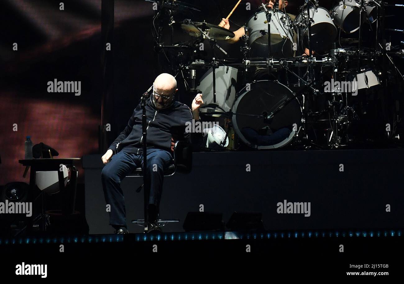 Phil Collins concert - Genesis (Mike Rutherford, Phil Collins et Tony Banks) performs during ...