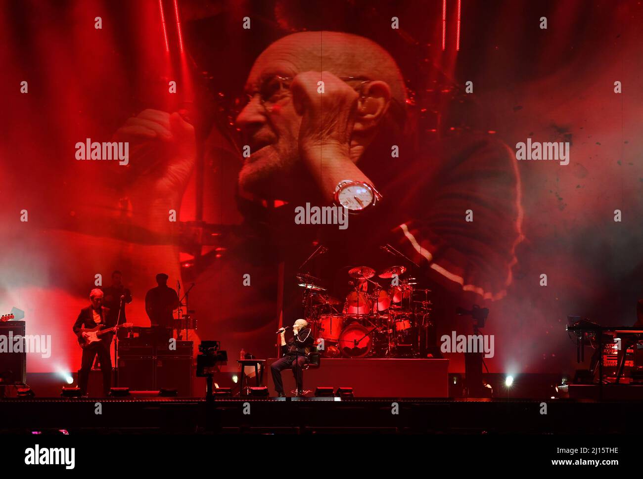 Phil Collins concert - Genesis (Mike Rutherford, Phil Collins et Tony ...