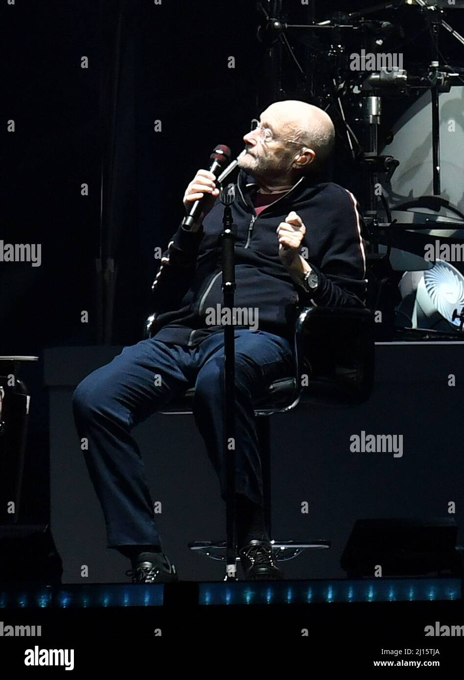 Phil Collins concert - Genesis (Mike Rutherford, Phil Collins et Tony Banks) performs during ...