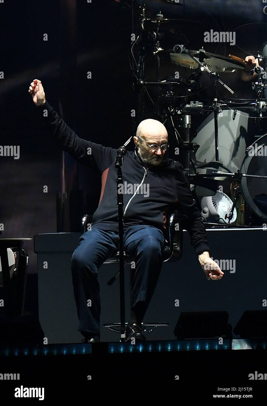 Phil Collins concert - Genesis (Mike Rutherford, Phil Collins et Tony Banks) performs during ...