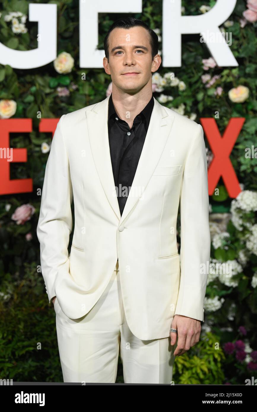 Luke thompson bridgerton hi-res stock photography and images - Alamy