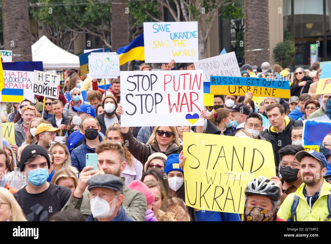 Children holding protest signs hi-res stock photography and images - Alamy