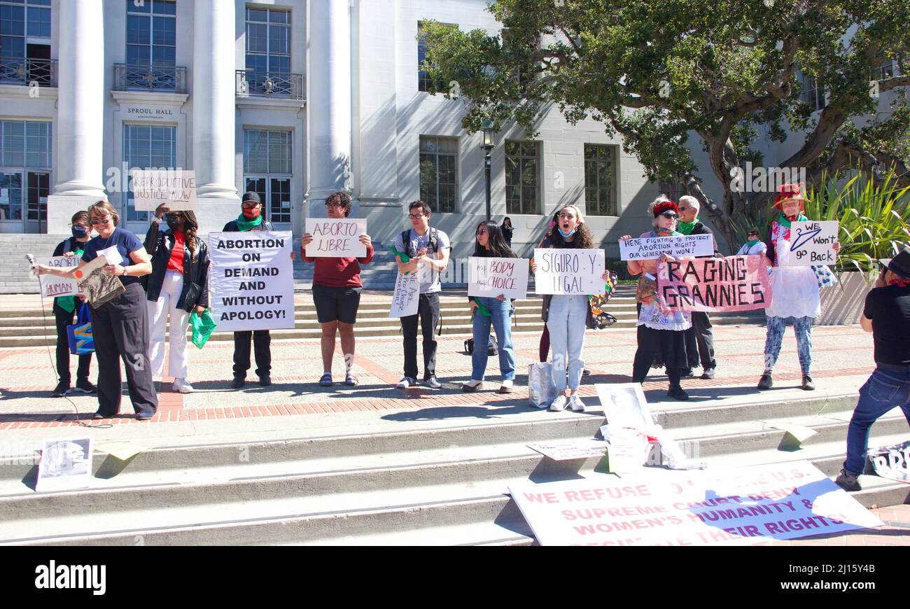 Berkeley ca protest hi-res stock photography and images - Alamy