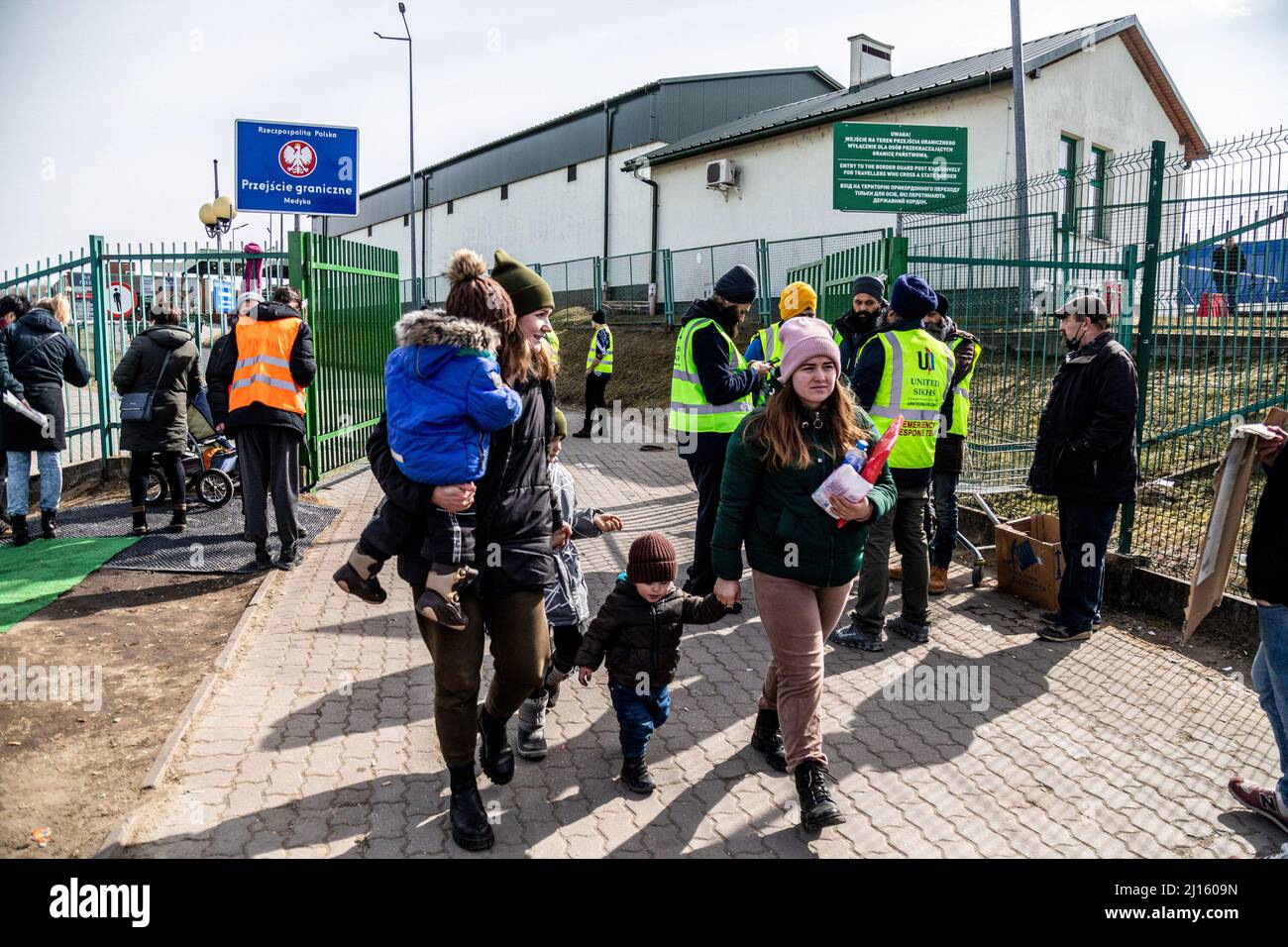 Medyka, Poland. 12th Mar, 2022. A family of Ukrainian refugees crosses ...