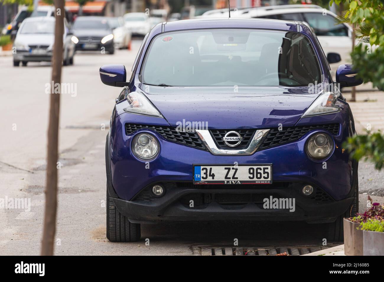 Crossover blue car highway road hi-res stock photography and images - Alamy