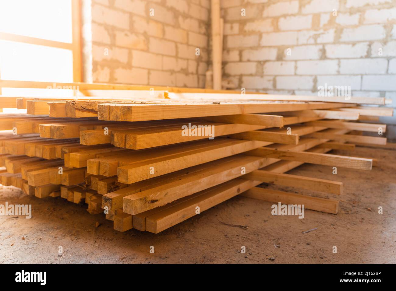Warehouse of long wooden bars at a construction site Stock Photo - Alamy
