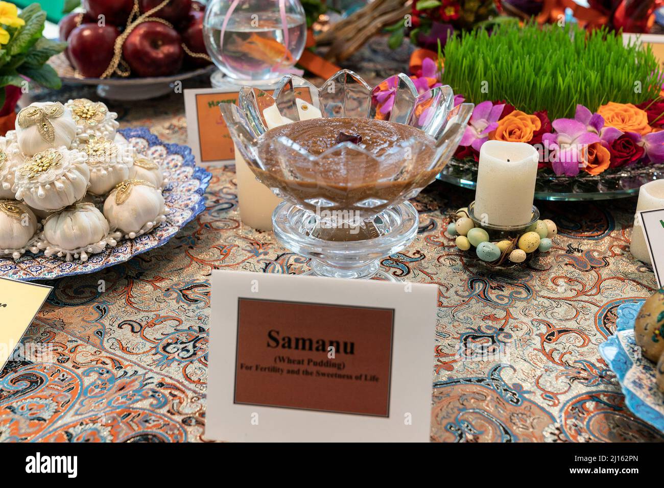 Haft sin table hi-res stock photography and images - Alamy
