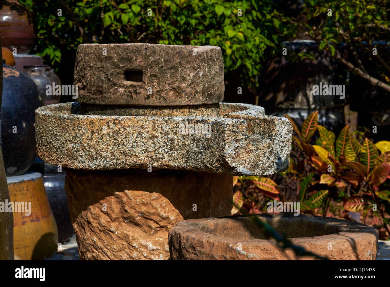 Milling stone garden hi-res stock photography and images - Alamy