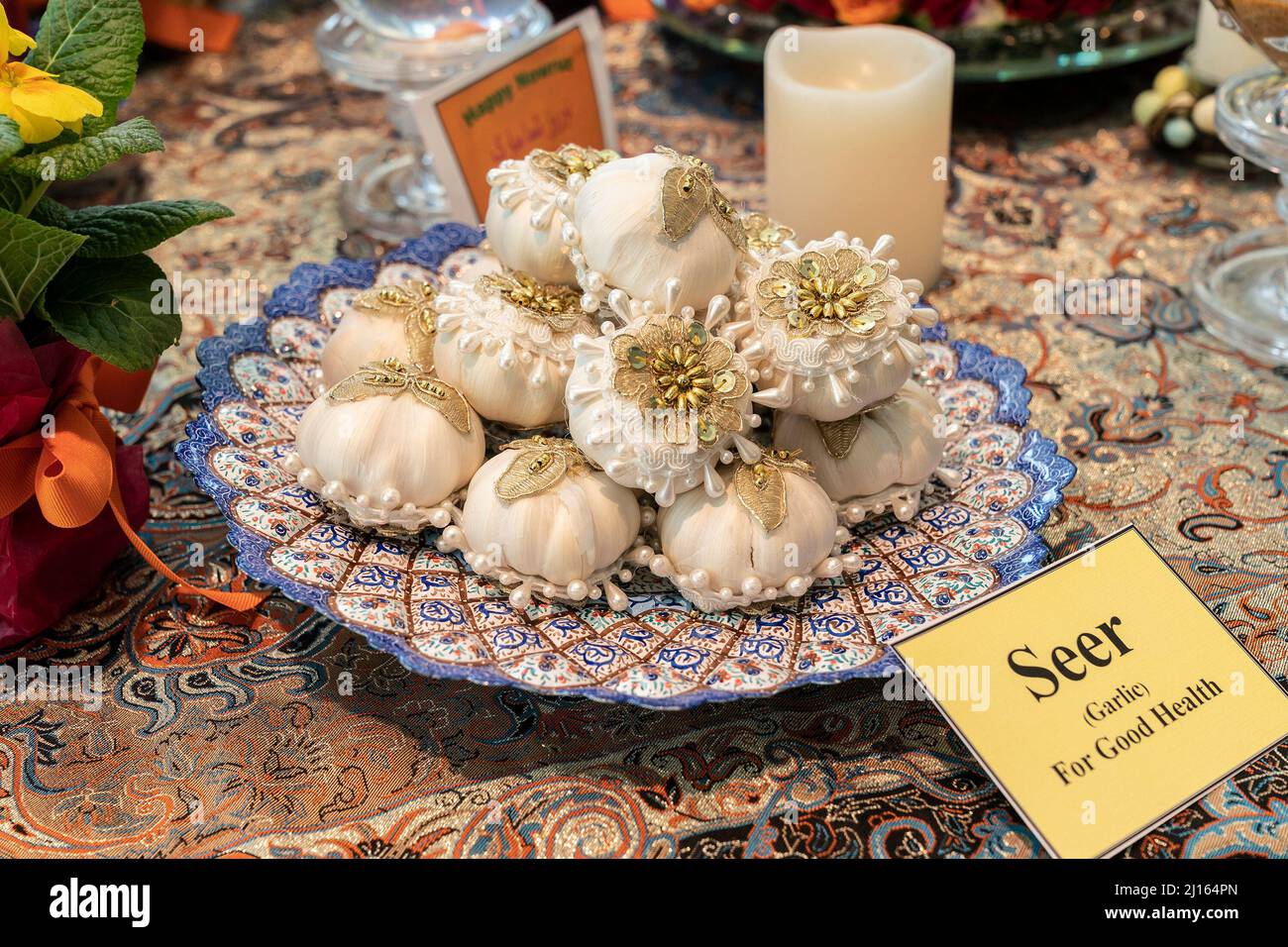 Haft sin table hi-res stock photography and images - Alamy