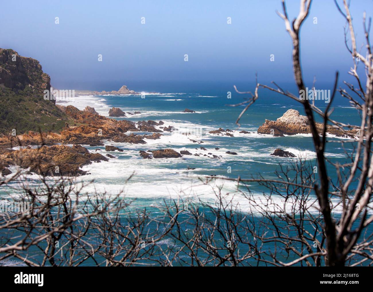 Shoreline with cliffs hi-res stock photography and images - Alamy