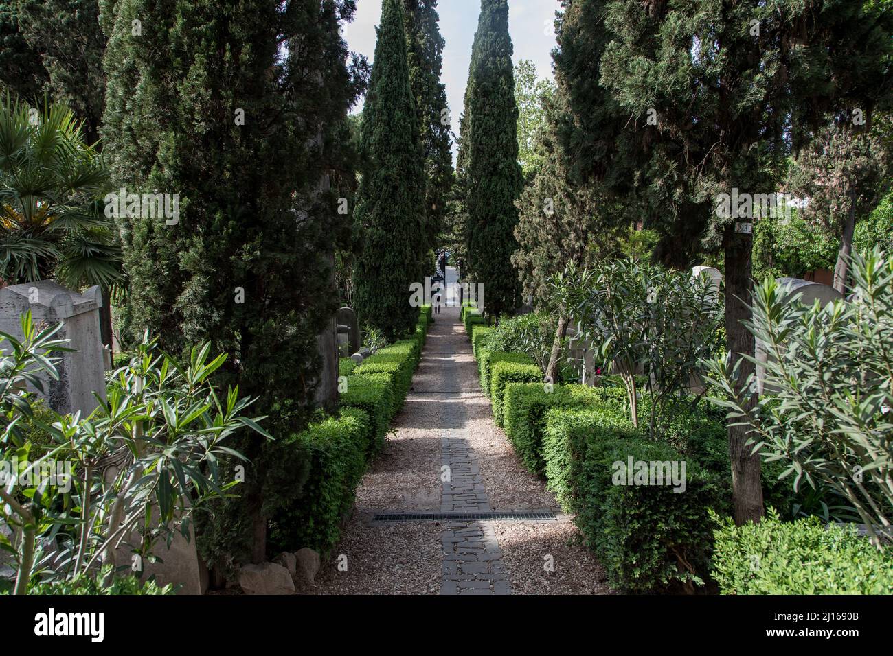 Pathway through the park hi-res stock photography and images - Alamy