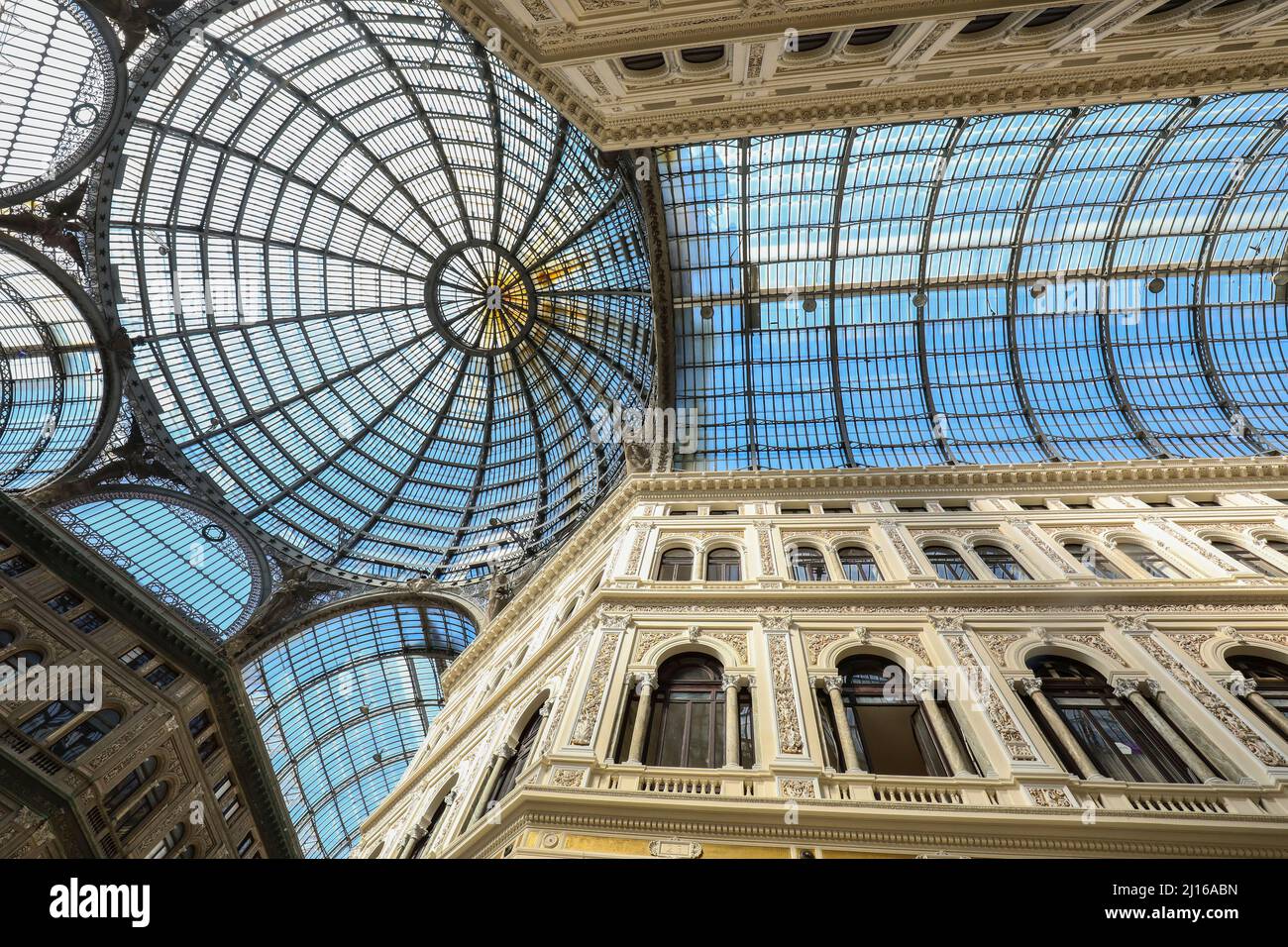 Glass roofed arcade hi-res stock photography and images - Alamy
