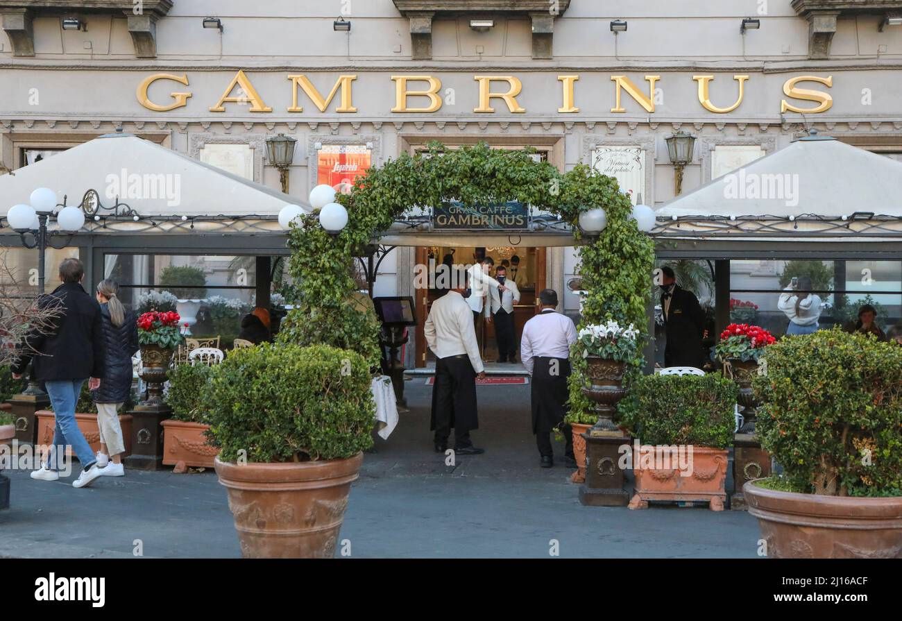 Cafe gambrinus naples italy hi-res stock photography and images - Alamy