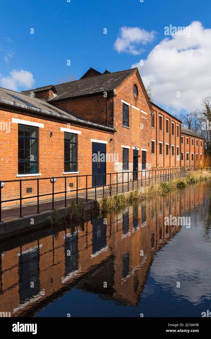 Bombay sapphire distillery hi-res stock photography and images - Alamy