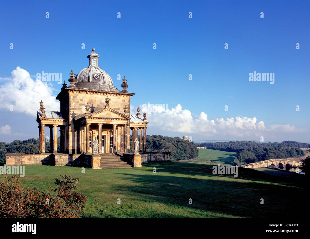 Castle Howard, Tempel der vier Winde, Brücke und Mausoleum von ...