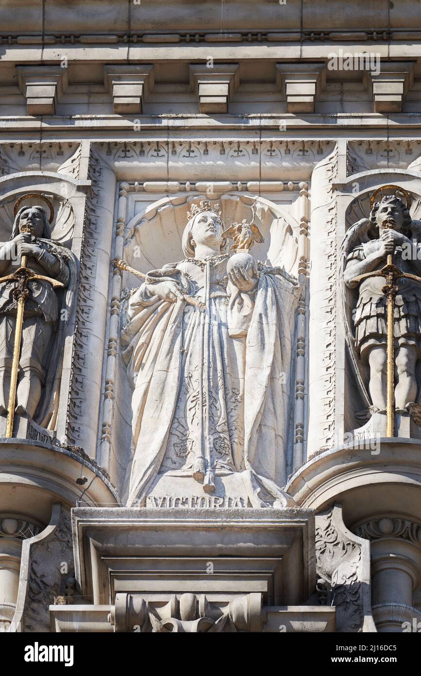 Statue of Queen Victoria on the front wall of the Victoria and Albert ...