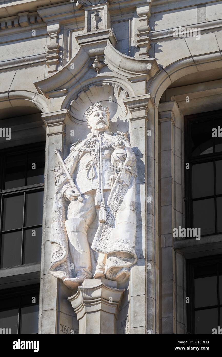 Statue of King Edward VII on the front wall of the Victoria and Albert ...