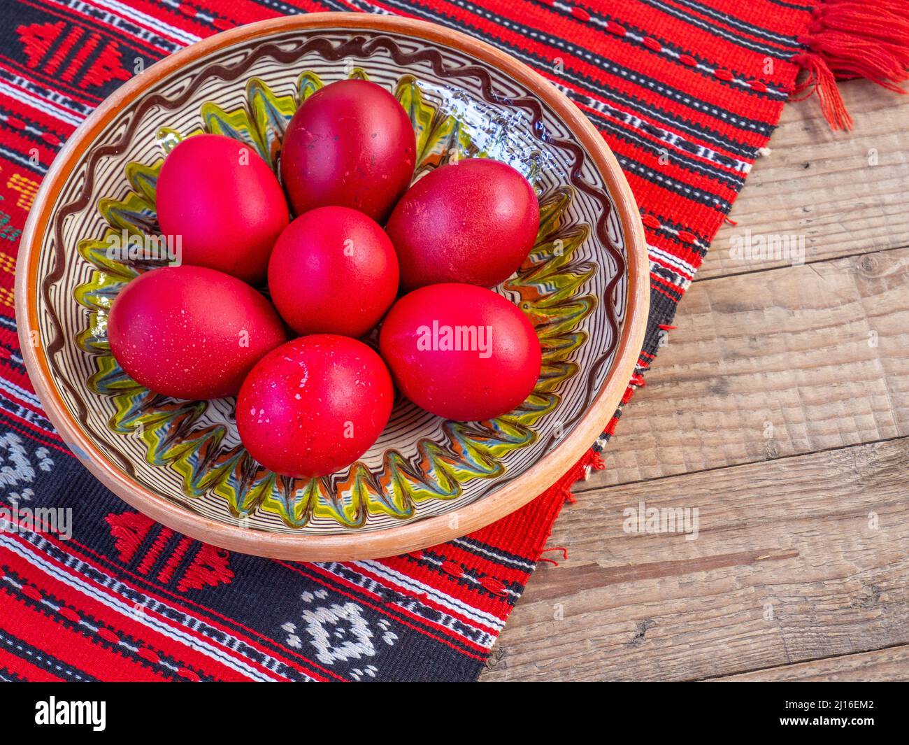 red easter eggs on a clay plate on a traditional cloth Stock Photo - Alamy