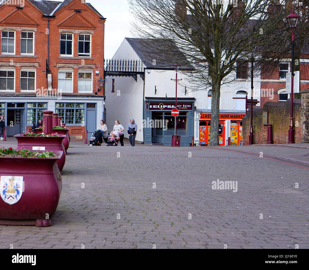 Pub in a town center example Stock Photo - Alamy