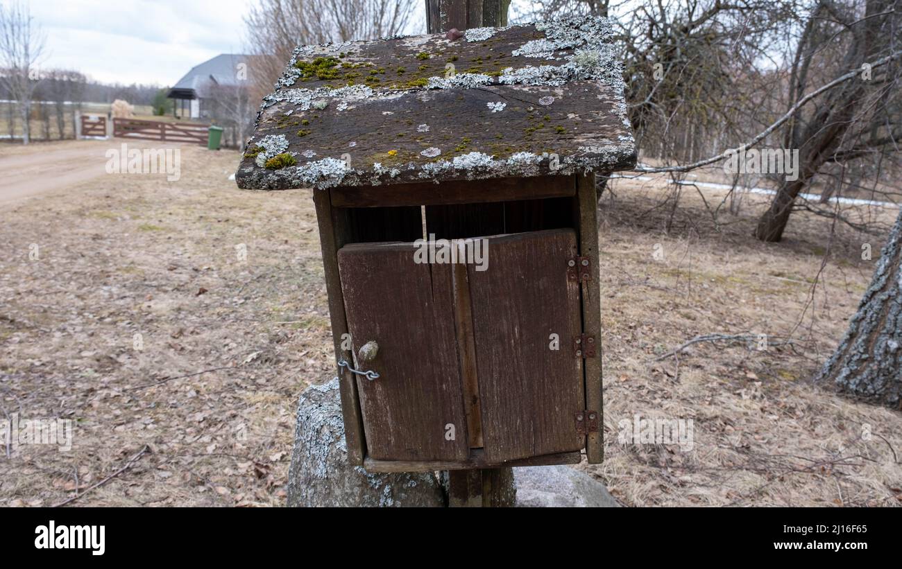 Vintage old wooden mailbox for background retro style Stock Photo - Alamy