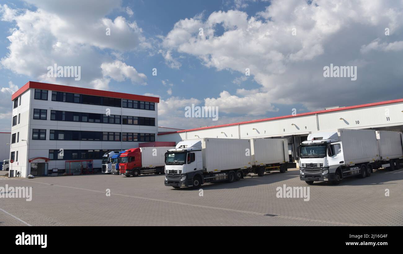 Commercial cargo goods hi-res stock photography and images - Alamy