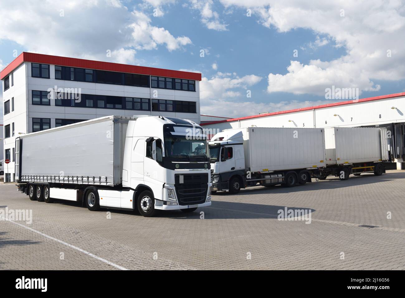 Commercial cargo goods hi-res stock photography and images - Alamy