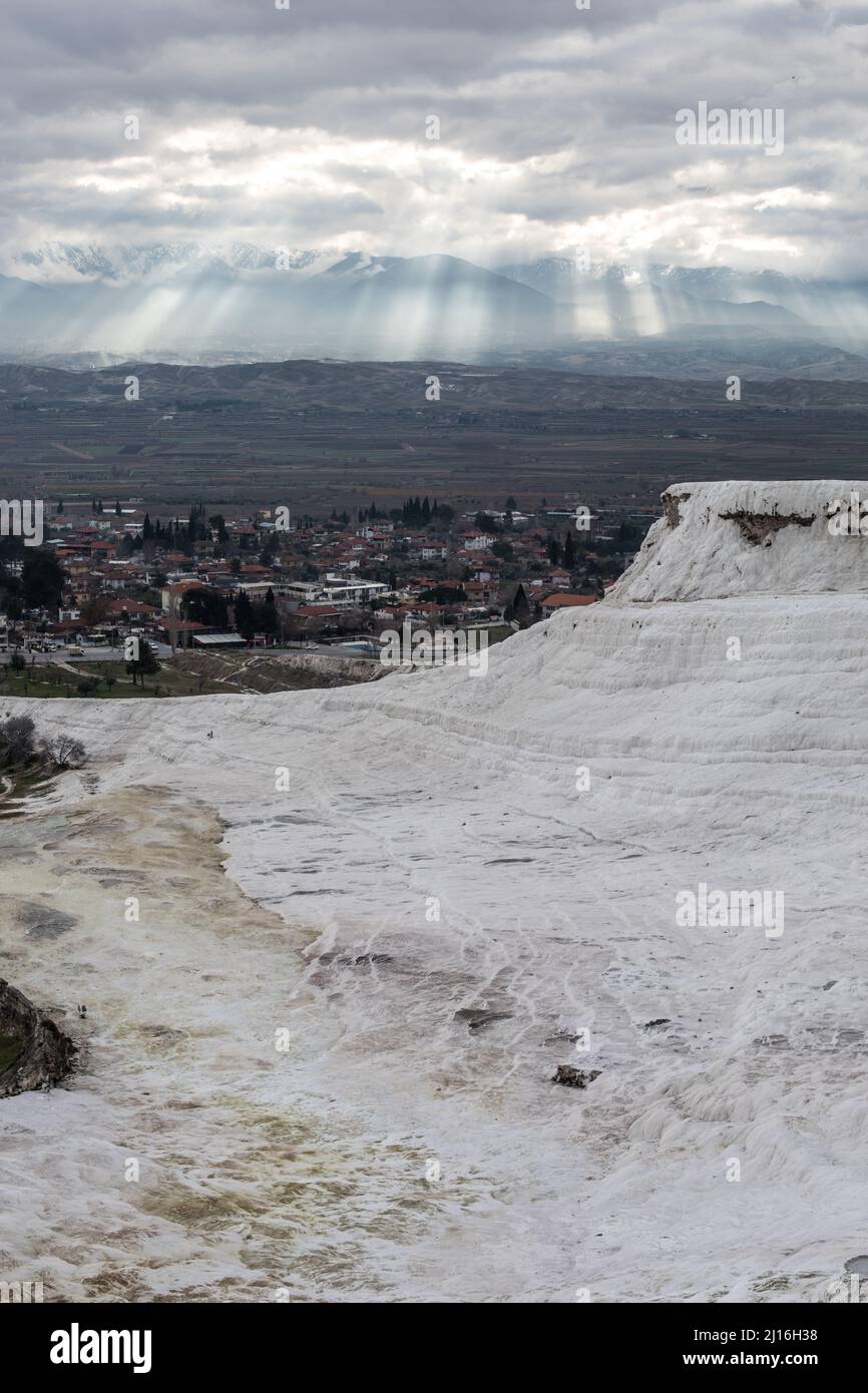 Sunlight piercing clouds hi-res stock photography and images - Alamy