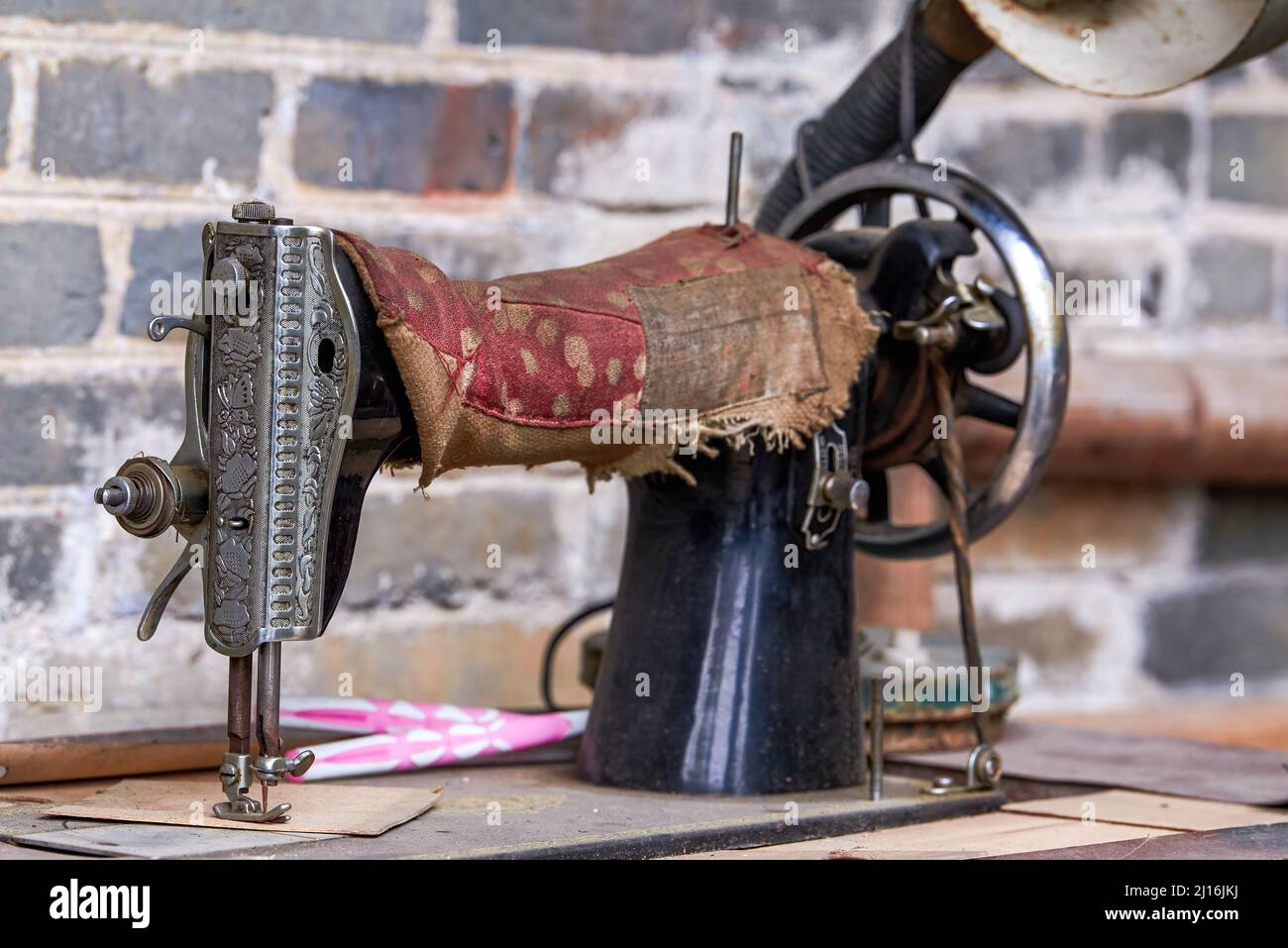 Close-up of traditional Chinese old sewing machine Stock Photo - Alamy