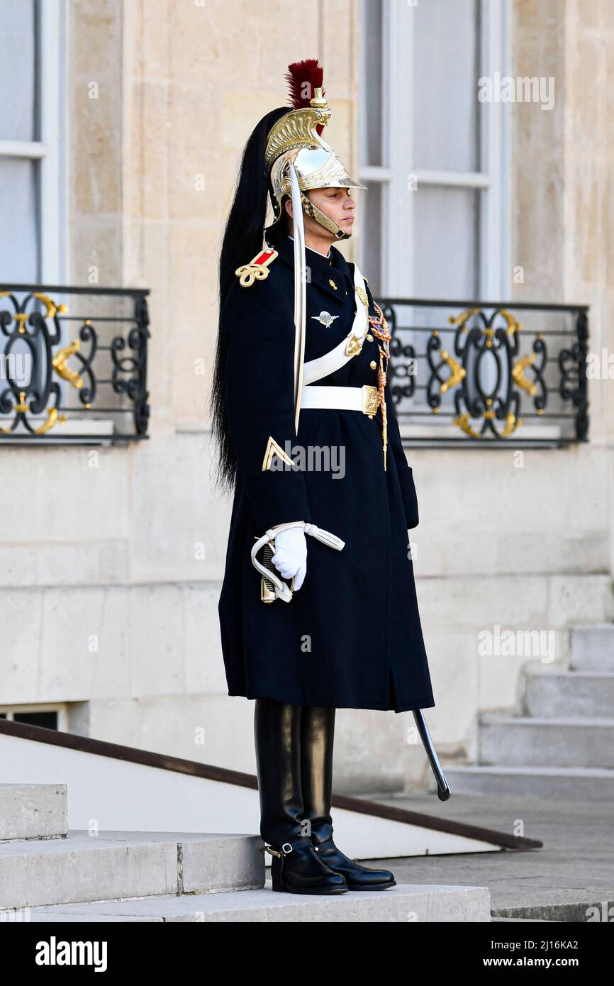Illustration picture shows a French Republican Guard (Garde ...