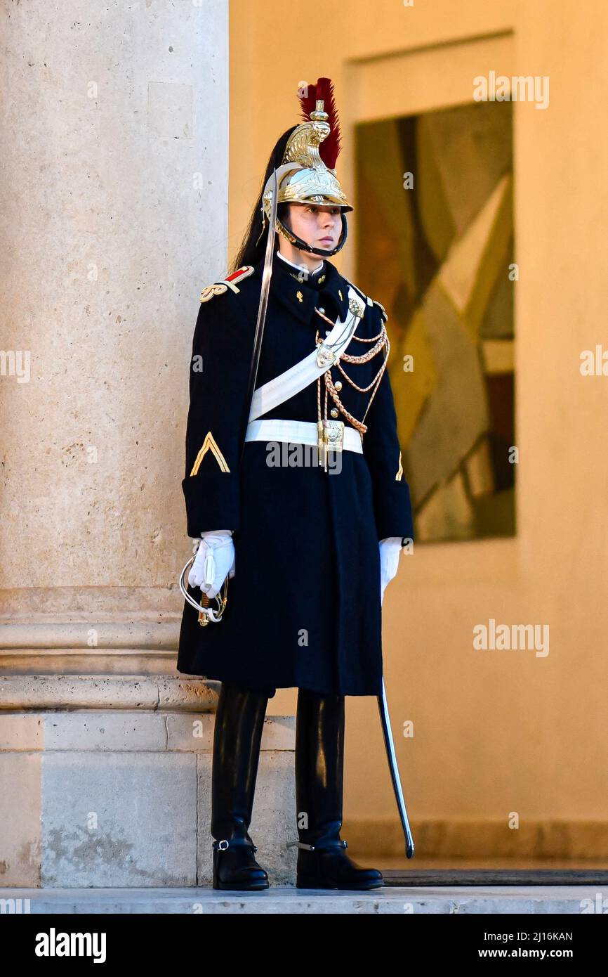 Illustration picture shows a French Republican Guard (Garde ...