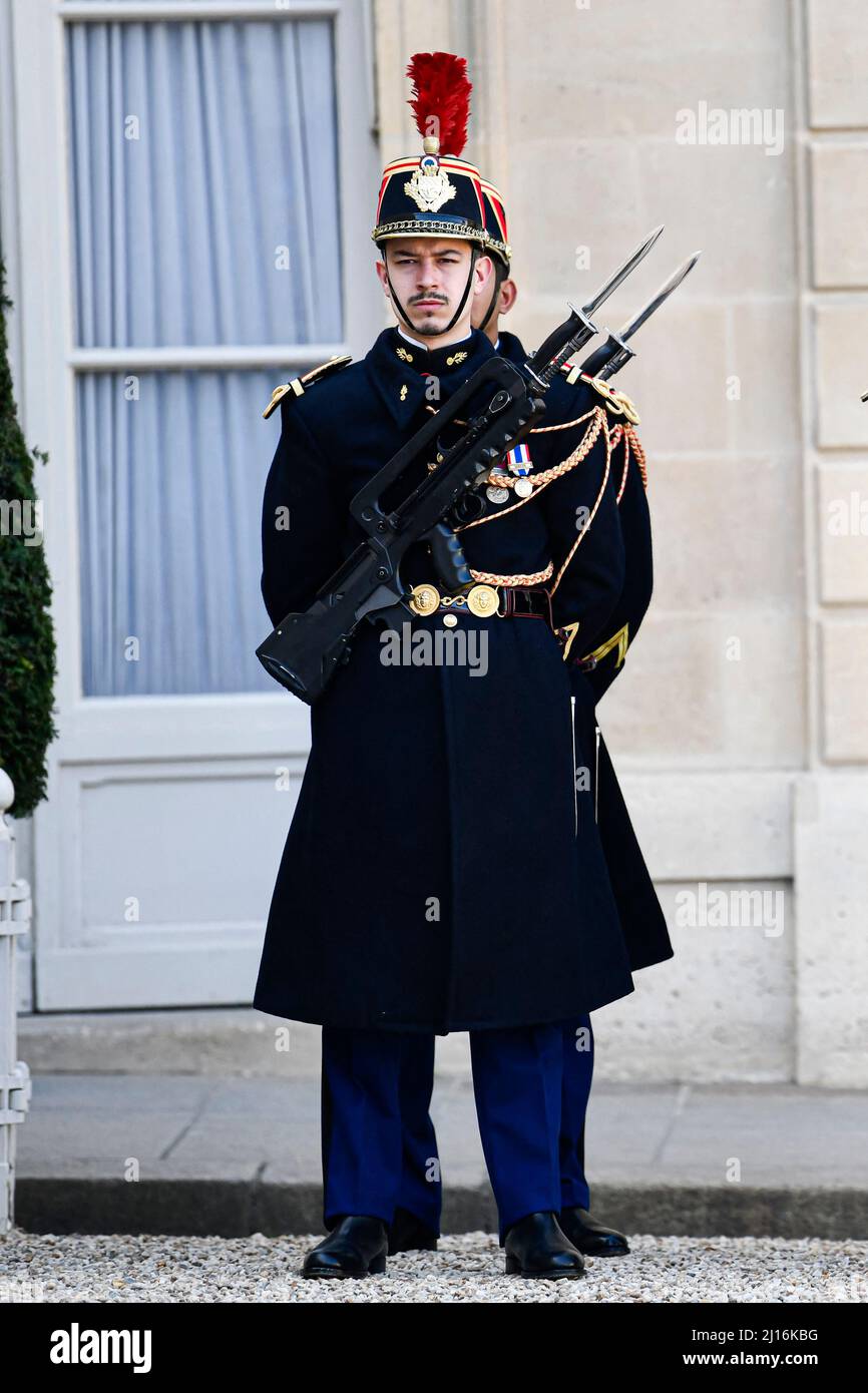 Illustration picture shows a French Republican Guard (Garde ...