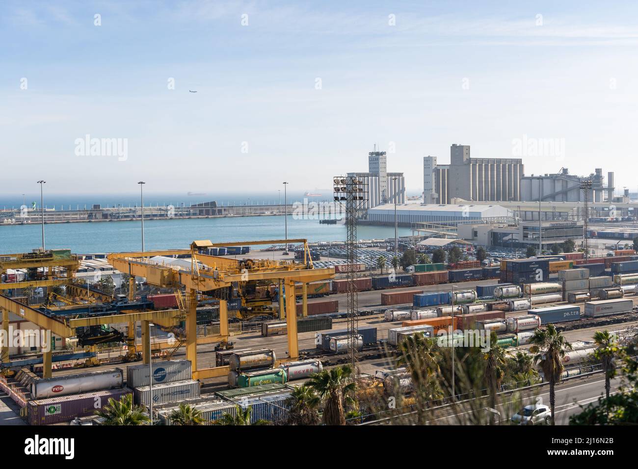 Spain shipping container hi-res stock photography and images - Alamy