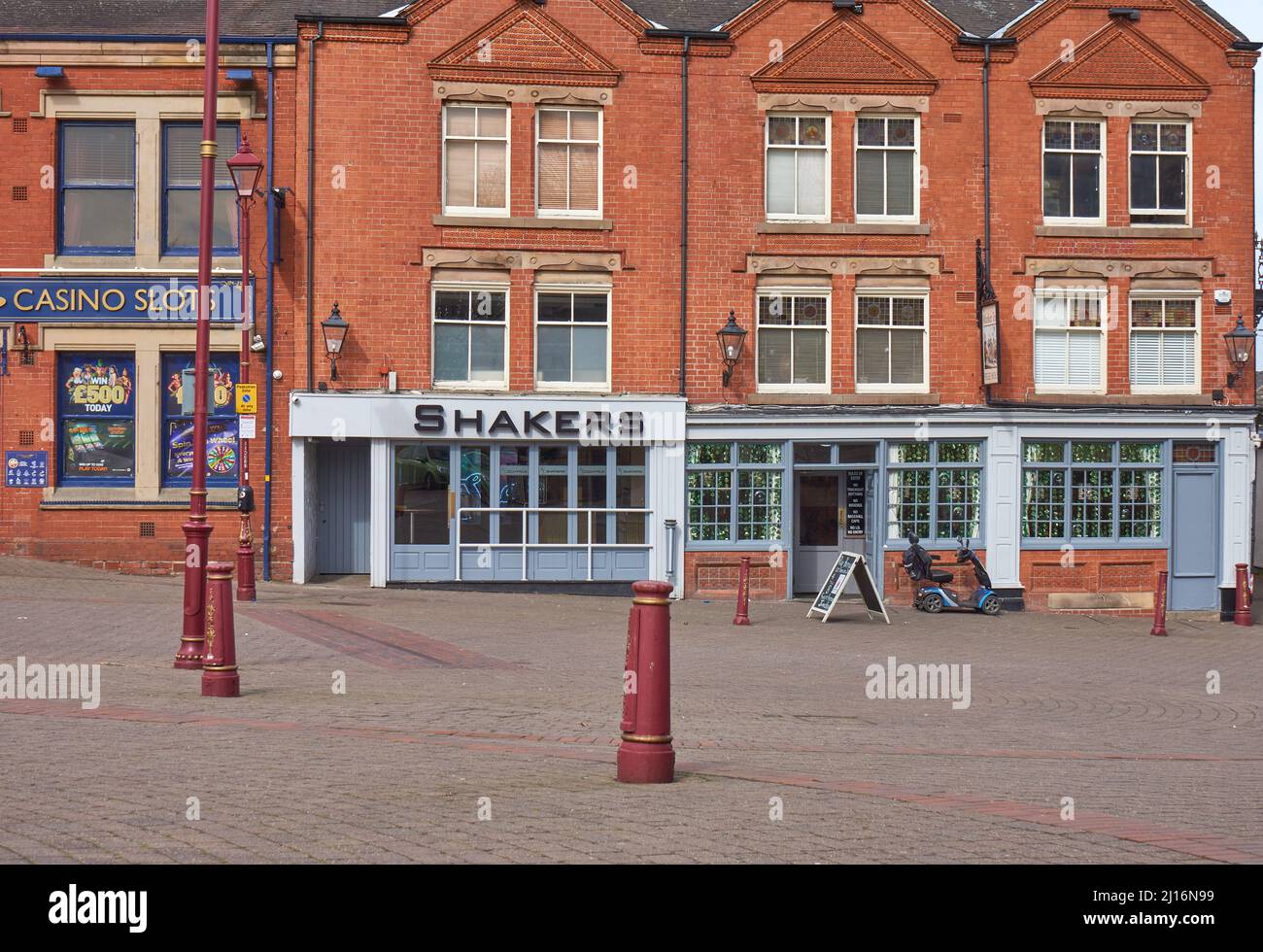 Pub in a town center example Stock Photo - Alamy