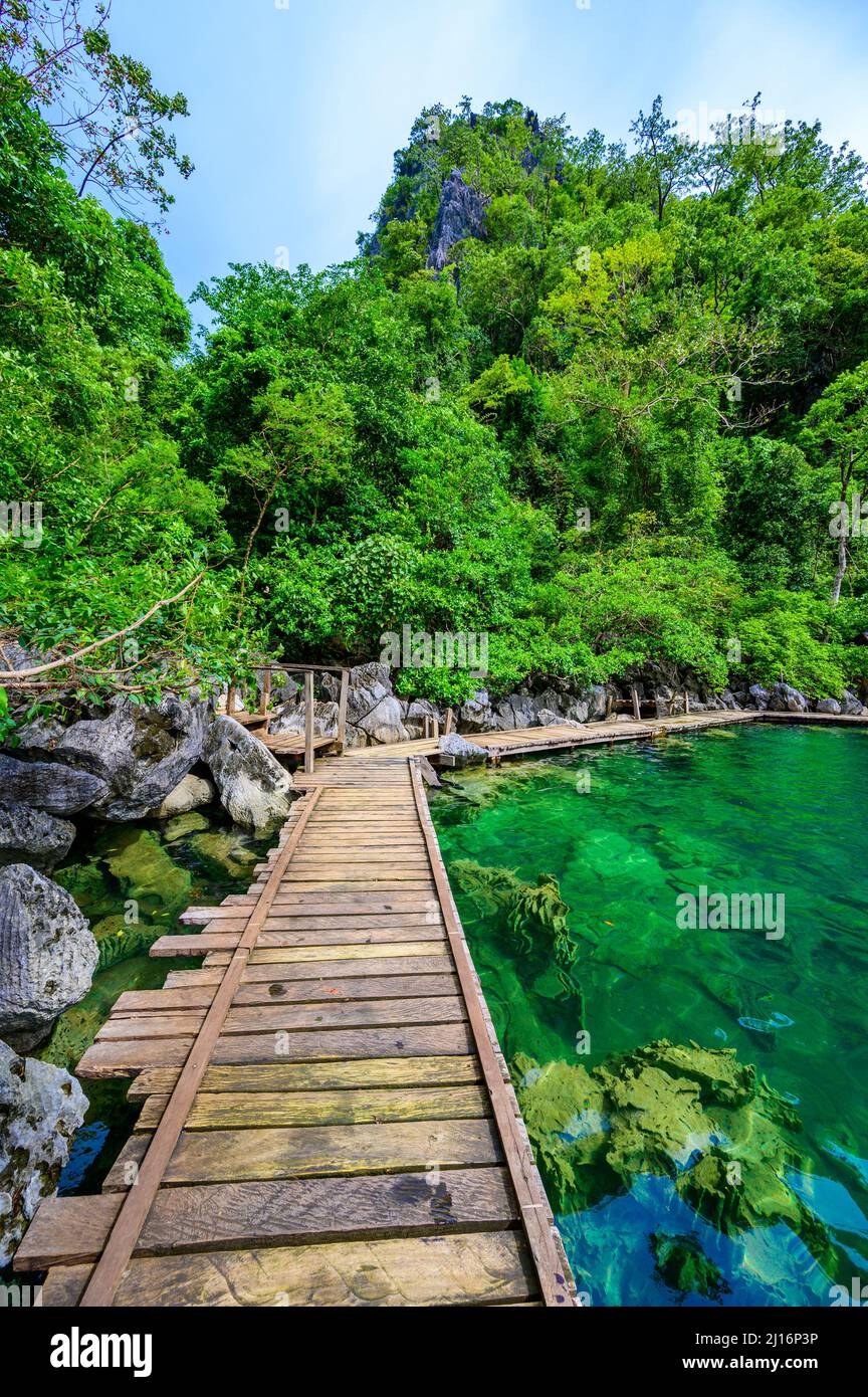Kayangan Lake - Blue crystal water in paradise lagoon - walkway on ...