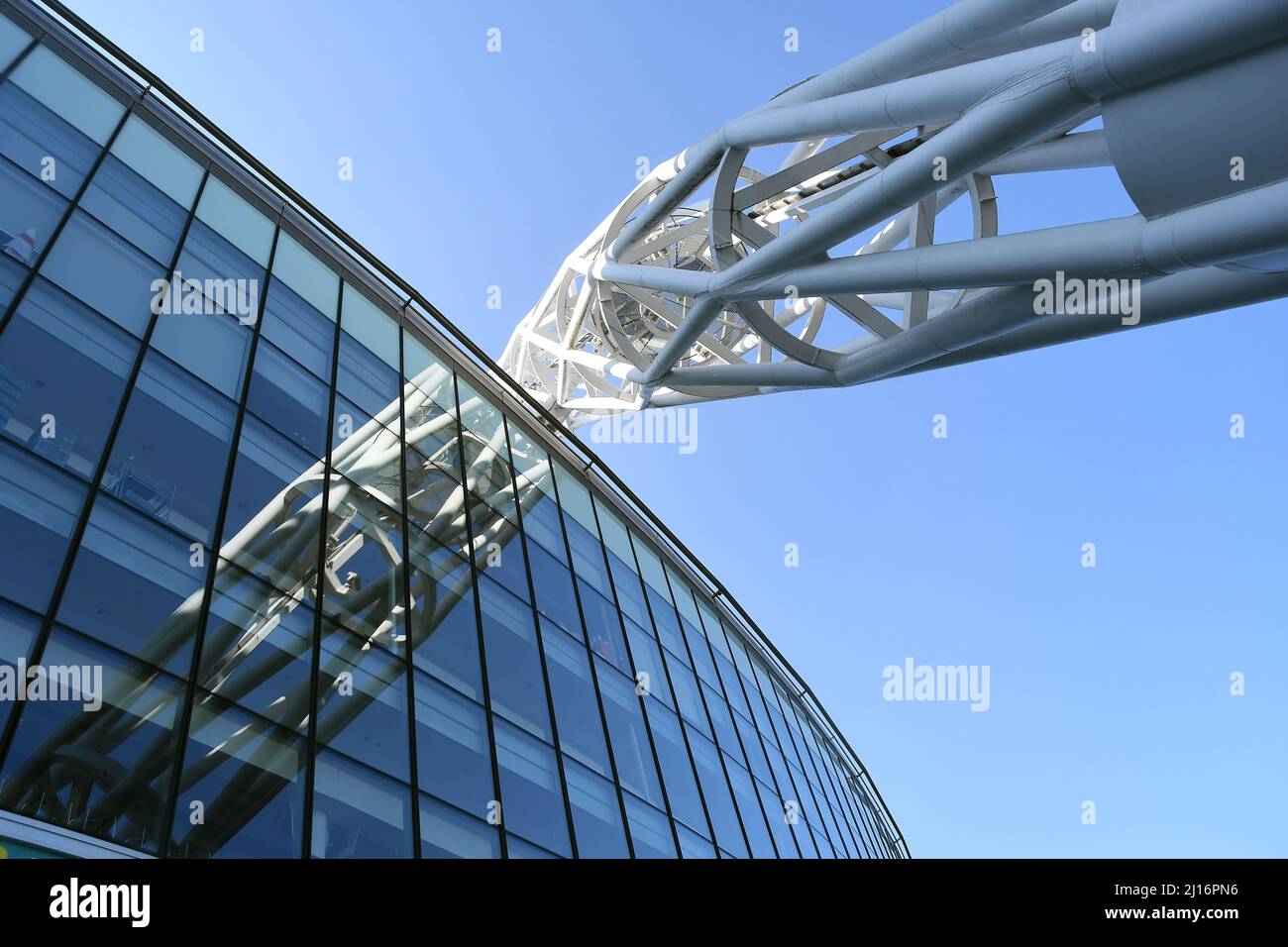 Wembley stadium arch hi-res stock photography and images - Alamy