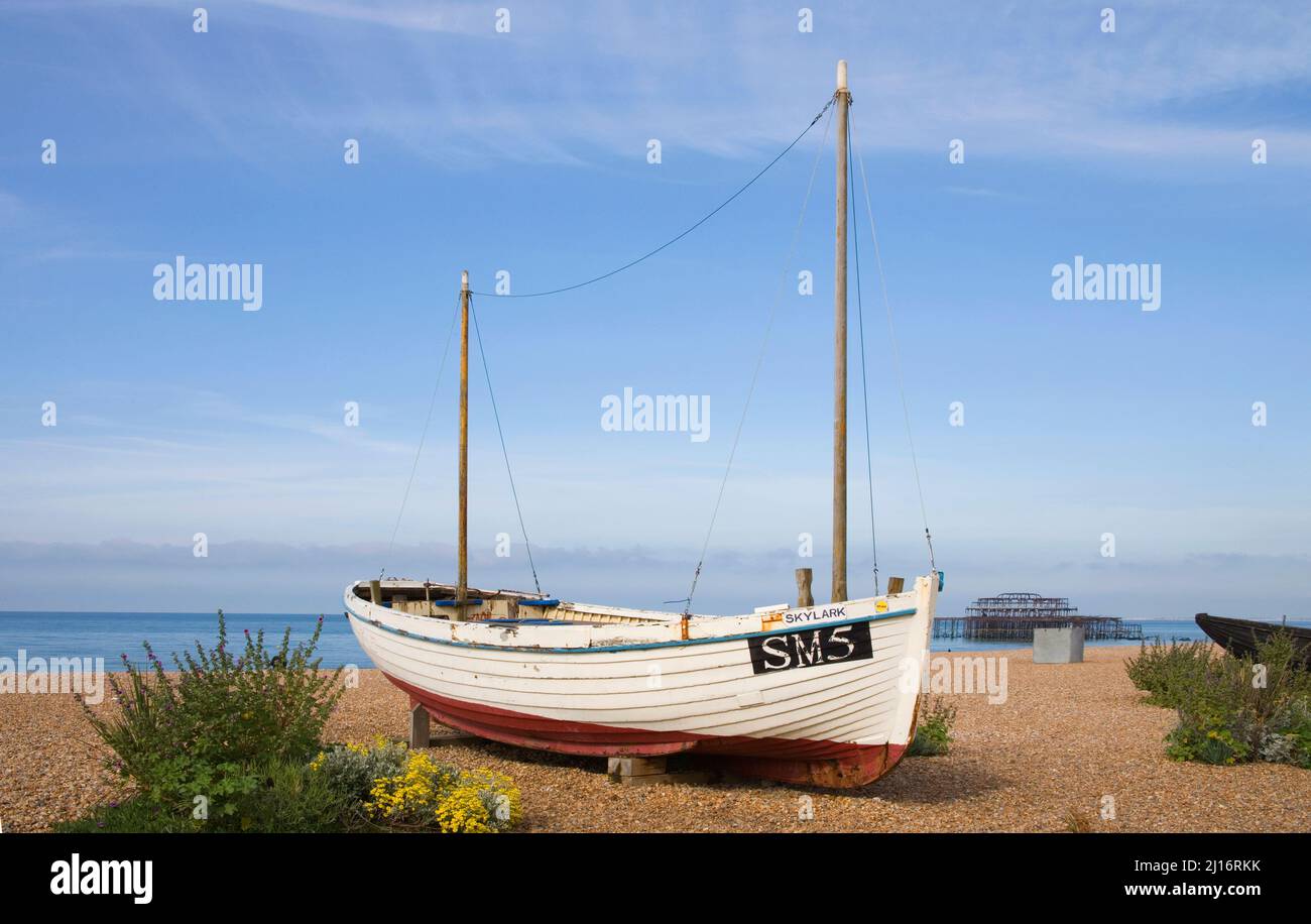 Fishing boat brighton seafront hi-res stock photography and images - Alamy
