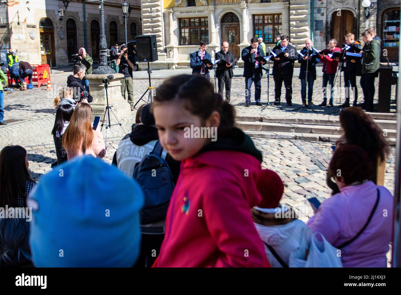 Public music performance hi-res stock photography and images - Alamy