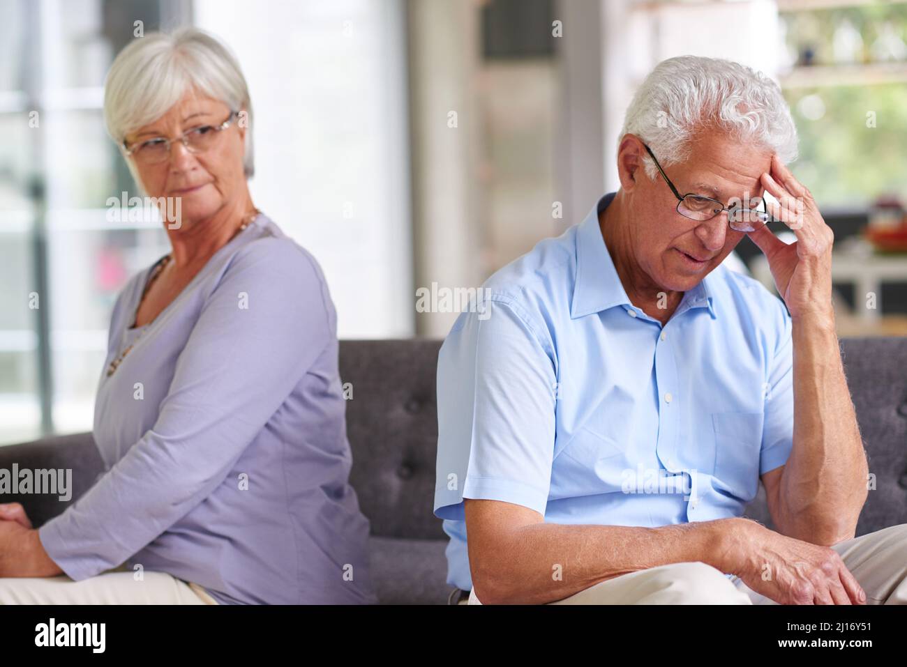 Elderly seniors couple angry hi-res stock photography and images - Alamy