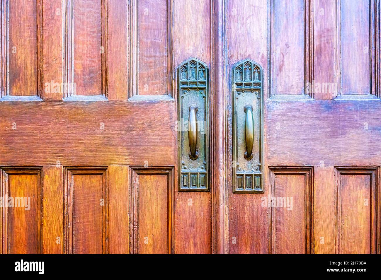 Door entrance building colonial hi-res stock photography and images - Alamy